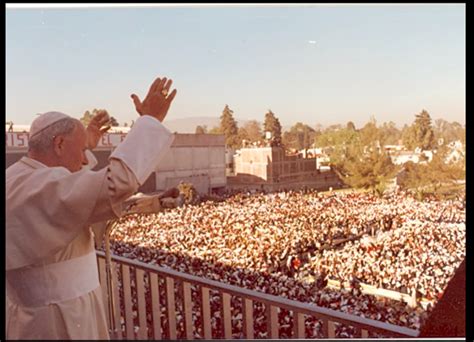 Santos Y Vida Juan Pablo Ii El Papa Al Que México Se Entregó
