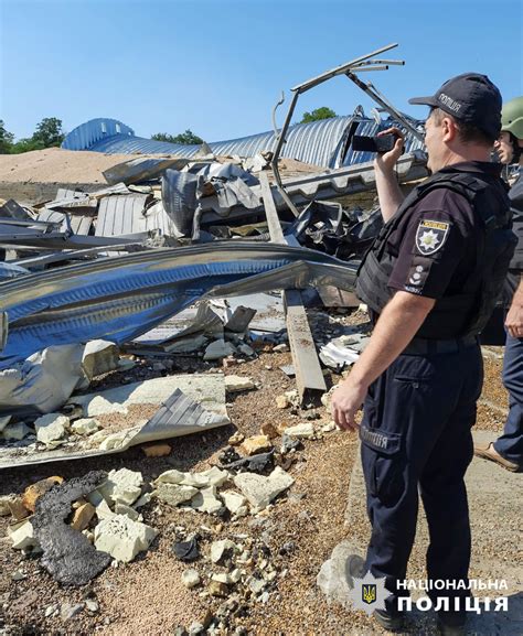 Поліція документує наслідки обстрілу Одеської області фото