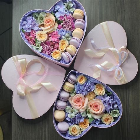 Pin by Ольга Ольга on Букеты и боксы | Flower box gift, Chocolate ...