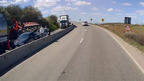 Autobasculantă răsturnată pe DN 65 Slatina Craiova în zona