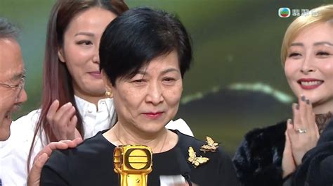 萬千星輝頒獎典禮2022｜曾勵珍奪演藝大獎！感觸爆喊大感愕然 藝人反應唔切