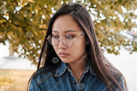 韩国女孩街美容画 库存照片 图片 包括有 都市 赃物 年轻 青少年 严格 行家 摆在 时髦 224955504