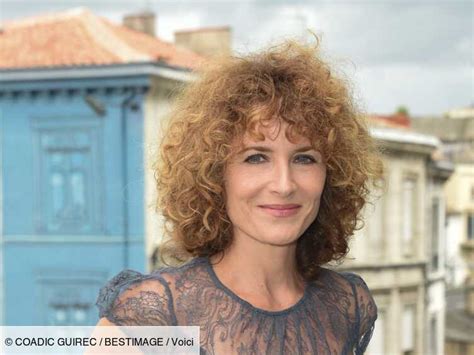PHOTO Ici tout commence une scène inattendue d Elsa Lunghini fait