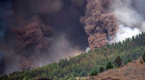 Vulcão que pode gerar tsunami no Nordeste do Brasil entra em erupção