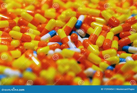 Capsules Met Een Geneeskunde Stock Foto Image Of Capsules Drugs