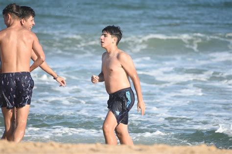 El Kun Agüero disfruta de las playas de en Punta del Este con su