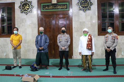 Patroli Malam Minggu Kapolres Gresik Libatkan Kadinkes Lakukan Rapid