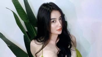 Potret Pamela Safitri Pakai Dress Hijau Bikin Salfok, Netizen: Dahsyat! | News+ on RCTI+