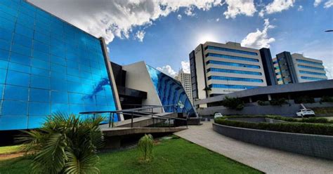 Justiça do MT condena mercado por obrigar funcionários a vestirem