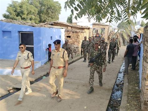 Police Flag March At Sensitive Polling Stations संवेदनशील मतदान