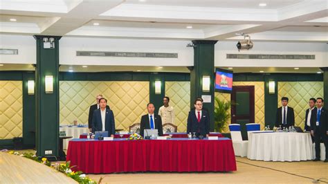 ទិវាមនុស្សធម៌ ក្រោមប្រធានបទ ធនាគារ អេស ប៊ី អាយ លី ហួរ ដើម្បីស្នាមញញឹមកុមារកម្ពុជា