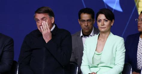En Medio De La Derrota Y El Silencio De Jair Bolsonaro Su Esposa Tuvo