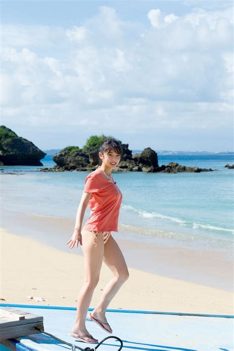 Hina Kikuchis Feet