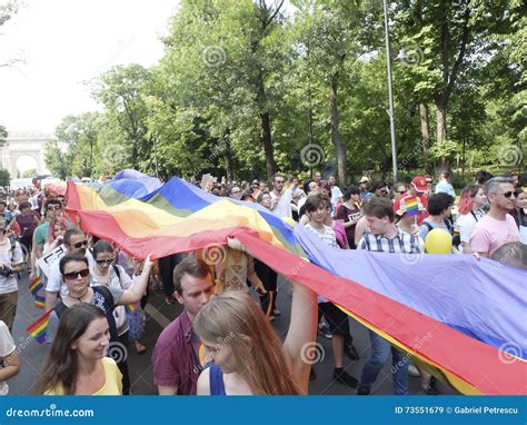 Gay E Le Lesbiche Camminano In Pride Parade Gay Immagine Stock