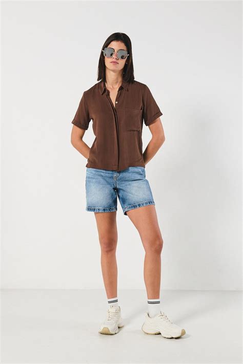 Blusa Manga Corta Unicolor Con Botones Ocultos