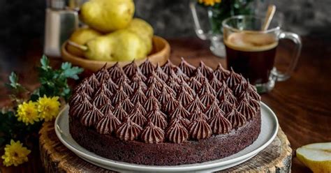 Шоколадов сладкиш с желирани круши и крем Ганаш Десерты Шоколад Яйца
