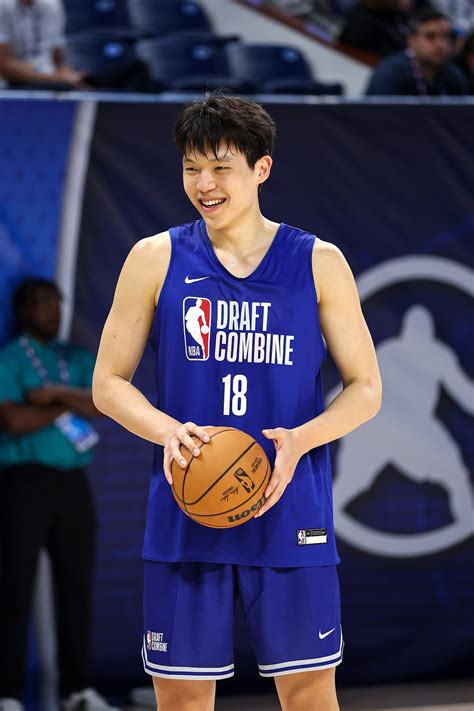 😍湖人训练馆pro Day表现如何？媒体人：杨瀚森原话 “拿捏”！ 直播吧