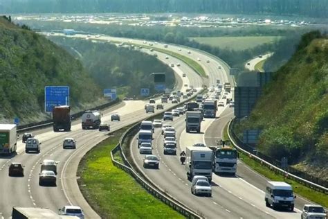 5 Tips Mengendarai Mobil Di Jalan Tol Dengan Aman Agar Terhindar Dari