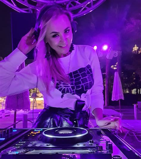 Elena Lyashenko Elena Lyashenko Added A New Photo — In