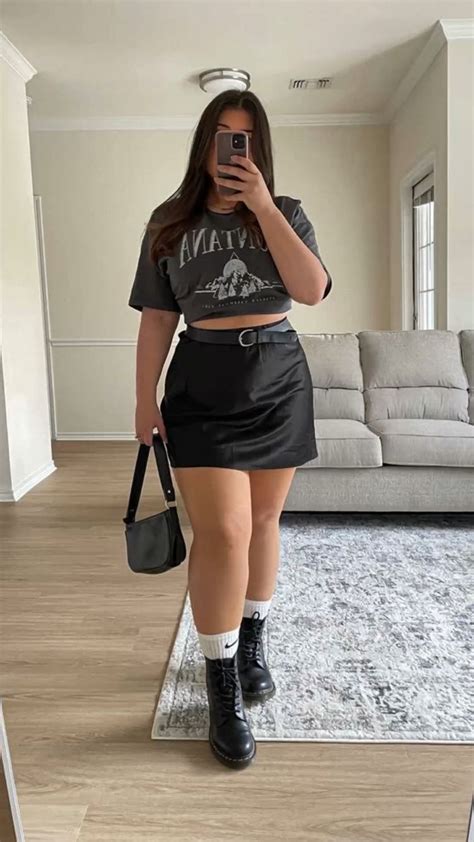 25 Crop Top Outfit Ideas To Rock All Year Round