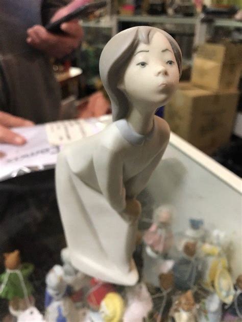 Lladro 4873 Girl Kissing Whands On Knees Porcelain Figurine Matte