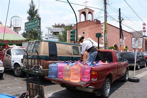 En México existen mil negocios rellenadores de agua alertan posibles daños a la salud por