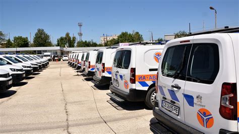 Министър Гвоздейков връчи ключовете на първите 50 нови автомобила на ИА „Автомобилна