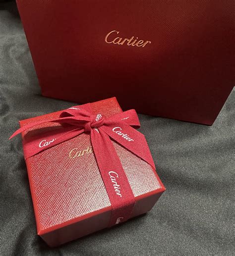 あめちゃん On Twitter 彼氏が職場の女達へ渡すホワイトデーのお返しのデパコスを買うのに同行したんだけど、私もデパコス欲しい買って