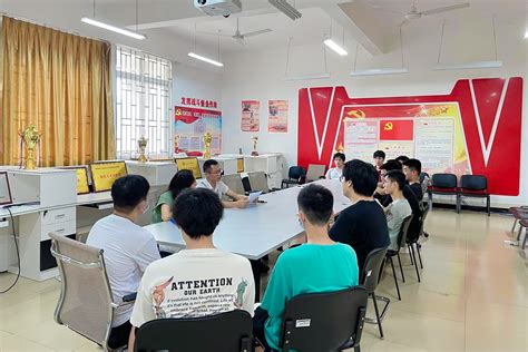 机电工程学院召开2018级毕业困难学生座谈会 机电工程学院
