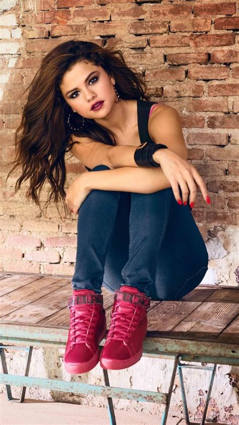 Pretty Selena Gomez Fashion Photoshoot Mobile Wallpaper Hd Mobile Walls