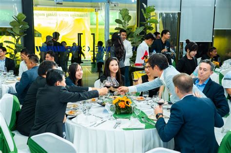 ក្រុមហ៊ុន អ អិម អេ ខេមបូឌា បង្ហាញជាផ្លូវការត្រាក់ទ័រចនឌារកម្លាំងសេះធំ 195សេះ និង370សេះ