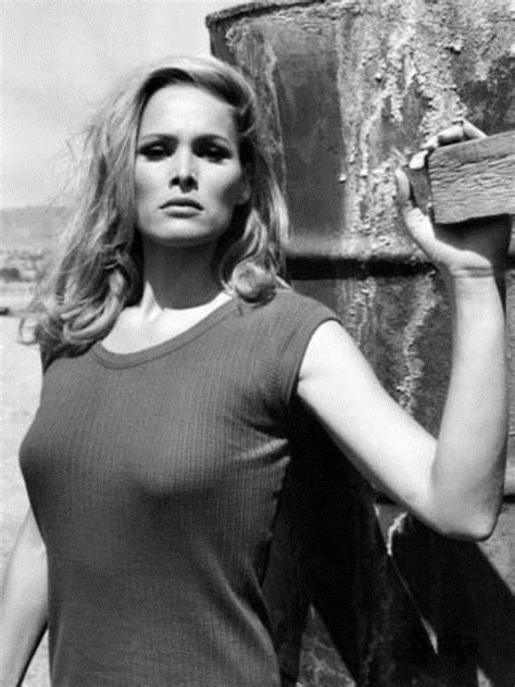 Ursula Andress Vintage Movie Stars James Bond Girls Anita Ekberg Actrices Hollywood Raquel