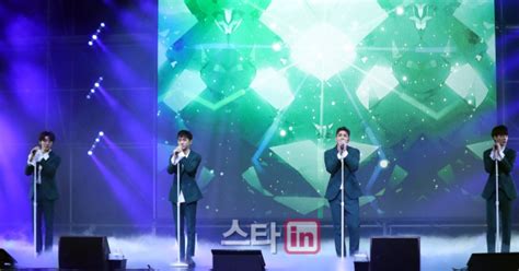 포토 뉴이스트 W 하루만