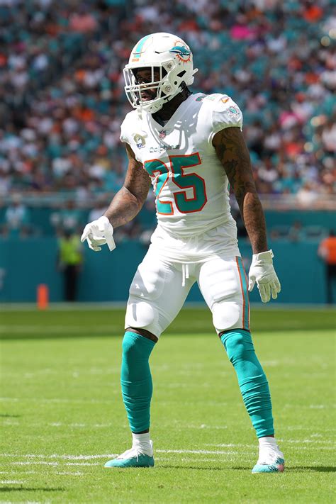 Dolphins Xavien Howard Files Motion To Dismiss Std Lawsuit