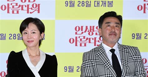 [t포토] 염정아 류승룡 인생은 아름다워로 부부 호흡