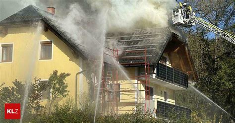 Admont Dachstuhl In Flammen Arbeiten Auf Dem Dach Als Brandursache