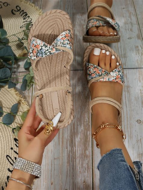 Women Ditsy Floral Graphic Twist Decor Slide Sandals Vacation Summer