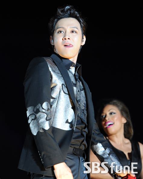 E포토 Jyj 박유천 팬들을 사로잡는 섹시한 눈빛 네이트 뉴스