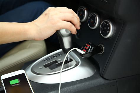 Extremadamente compacto el cargador de coche es único ya que es solo el
