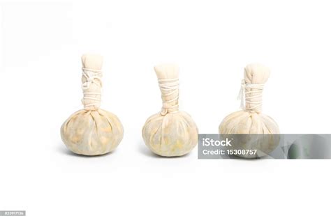 태국식 허브 압축 에스테틱 흰색 배경에 고립에 대 한 초본 압축 공 0명에 대한 스톡 사진 및 기타 이미지 0명 가꿔주기