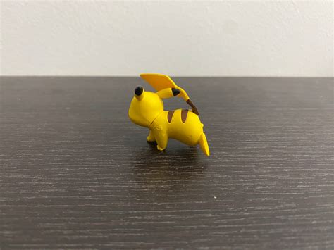 Pikachu Alternative Pose Figure Tomy Cgtsj Academynerd