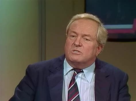 Jean Marie Le Pen nie être raciste INA