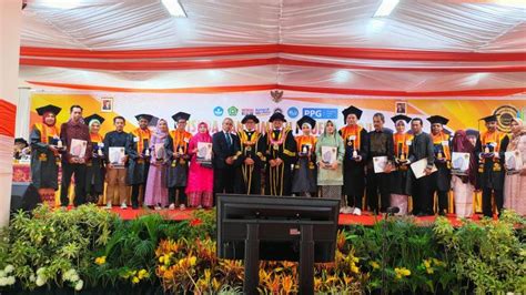 peghujung tahun unm wisuda 2 479 mahasiswa ppg
