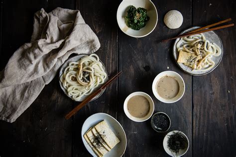 Udon Noodles With Sesame Dipping Sauce Two Red Bowls