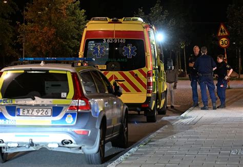 Olycka Med Yngre Kvinna På El Sparkcykel På Hylle Boulevard