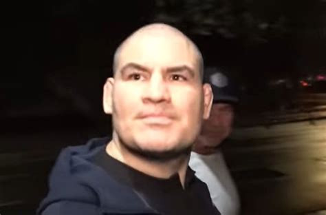 Tear Inducing Picture Of A Smiling Cain Velasquez Gets Ufc Fans