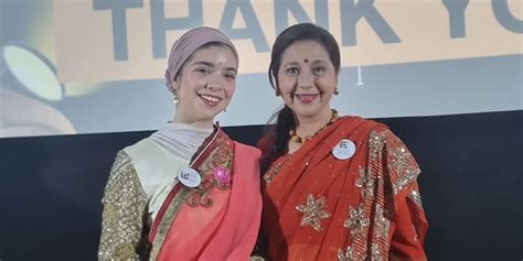 Ayu Azhari Dan Isabelle Tramp Kompak Kenakan Sari India Sama Sama Cantik