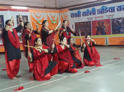 Women Danced On The Theme Mera Rang De Basanti Chola Told The