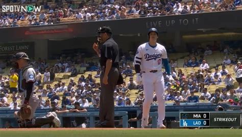球場騒然大谷翔平審判に怒ってる 疑惑の判定見逃し三振で一瞬見せた表情にファン騒然 怖っ首を振りたくもなる MLB ABEMA TIMES アベマタイムズ