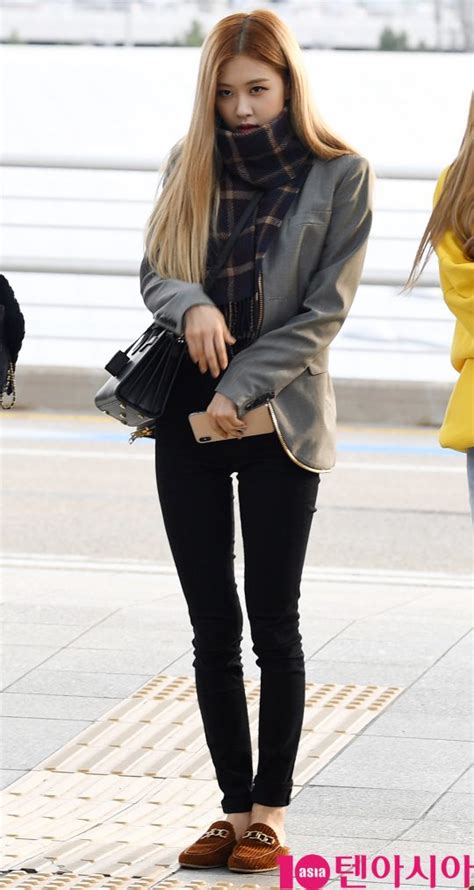 Ten Photo블랙핑크 로제 각선미 드러나는 스키니 텐아시아